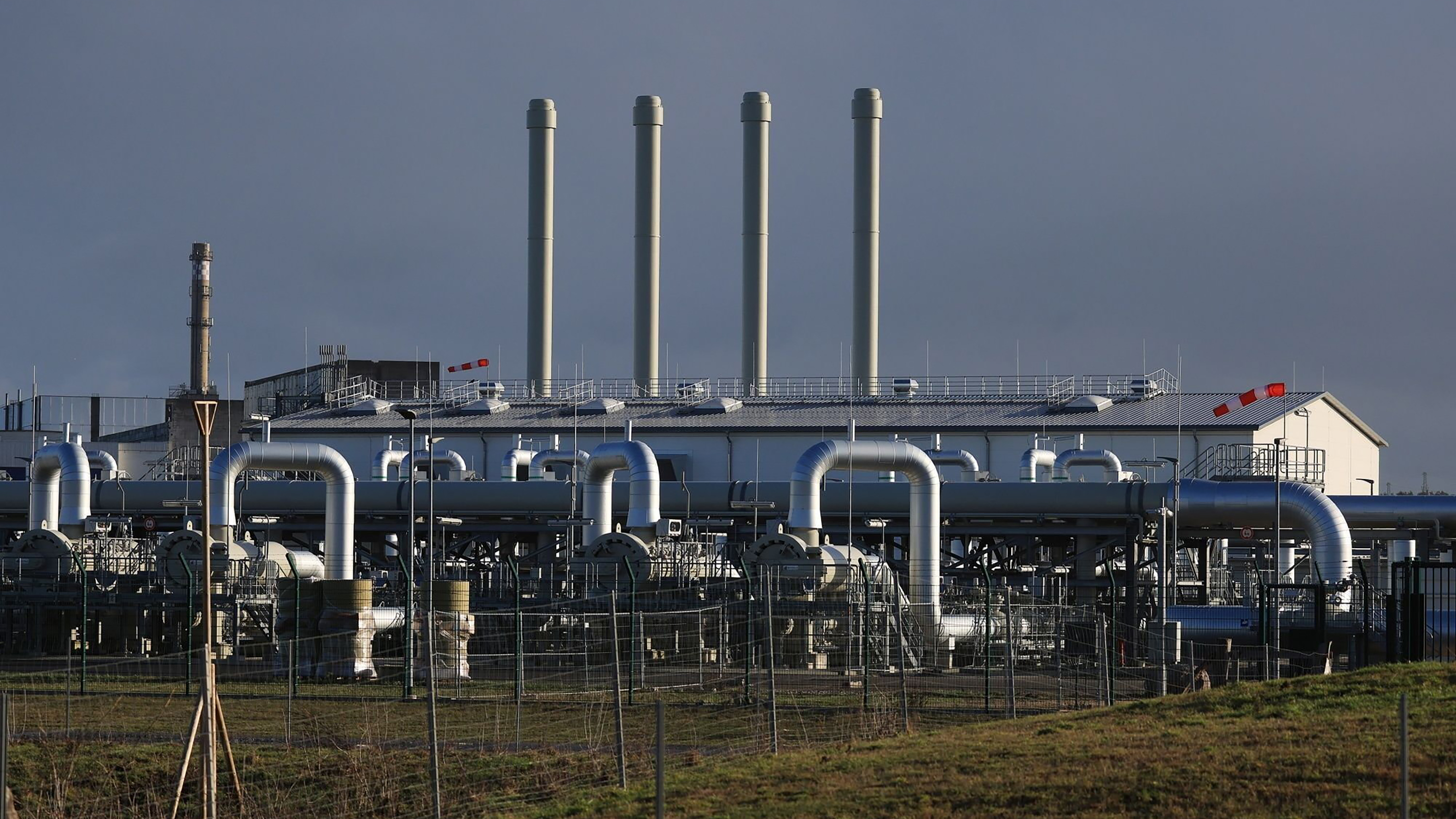 Smaller banks increasingly involved in fossil fuel financing, study ...
